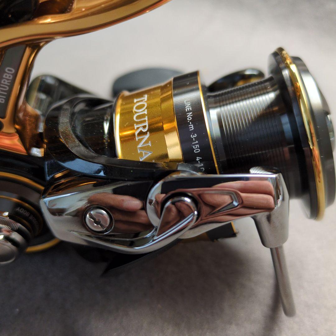 DAIWA22トーナメントISO 2500XH−LBD美品