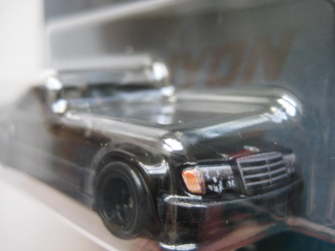 ミニカー HOT WHEELS MERCEDES-BENZ 500E