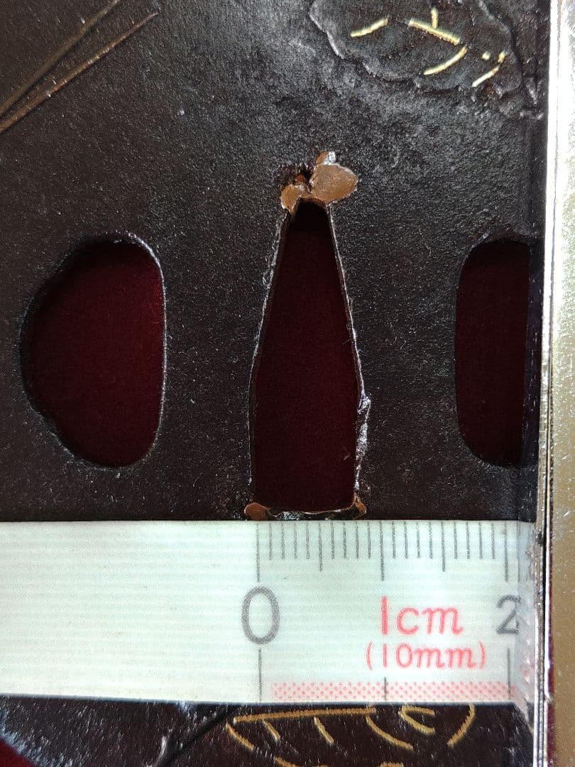 日本刀の鍔　松葉・柏・雁・景石図　大鍔、刀装具、鐔、つば、かわいい、責金入、象嵌