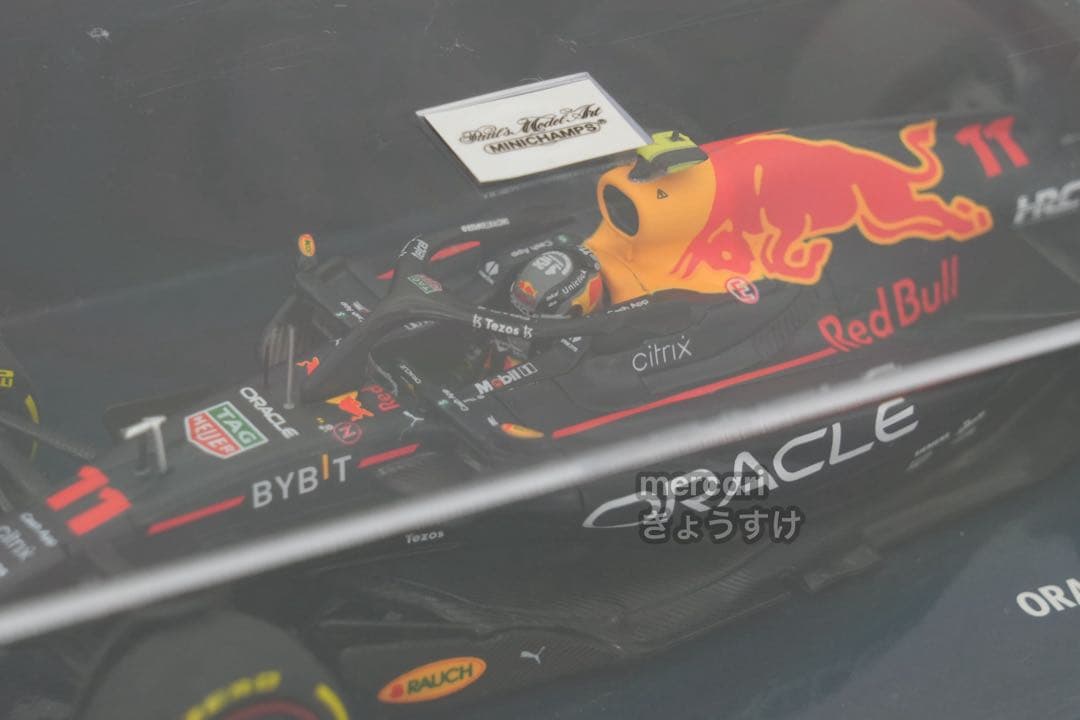 ミニチャンプス 1:43 レッドブル RB18 モナコGP セルジオ ペレス