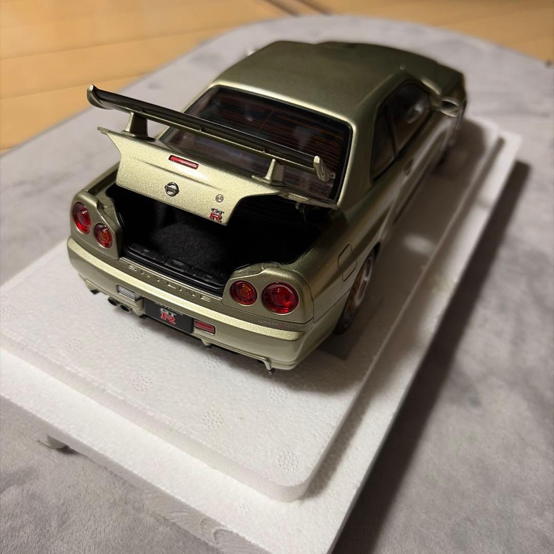 AUTOart 1/18 ニッサン スカイライン GT-R (R34)