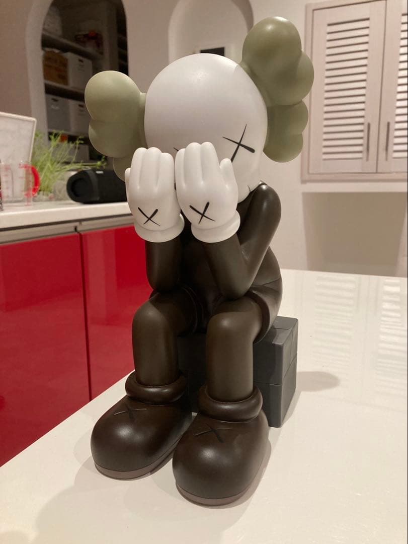 kaws 座っているコンパニオン KAWS COMPANIONノーマル