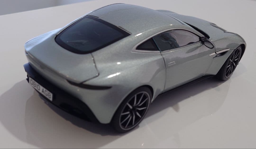 007 アストンマーチン DB10 1/18【MATTEL】