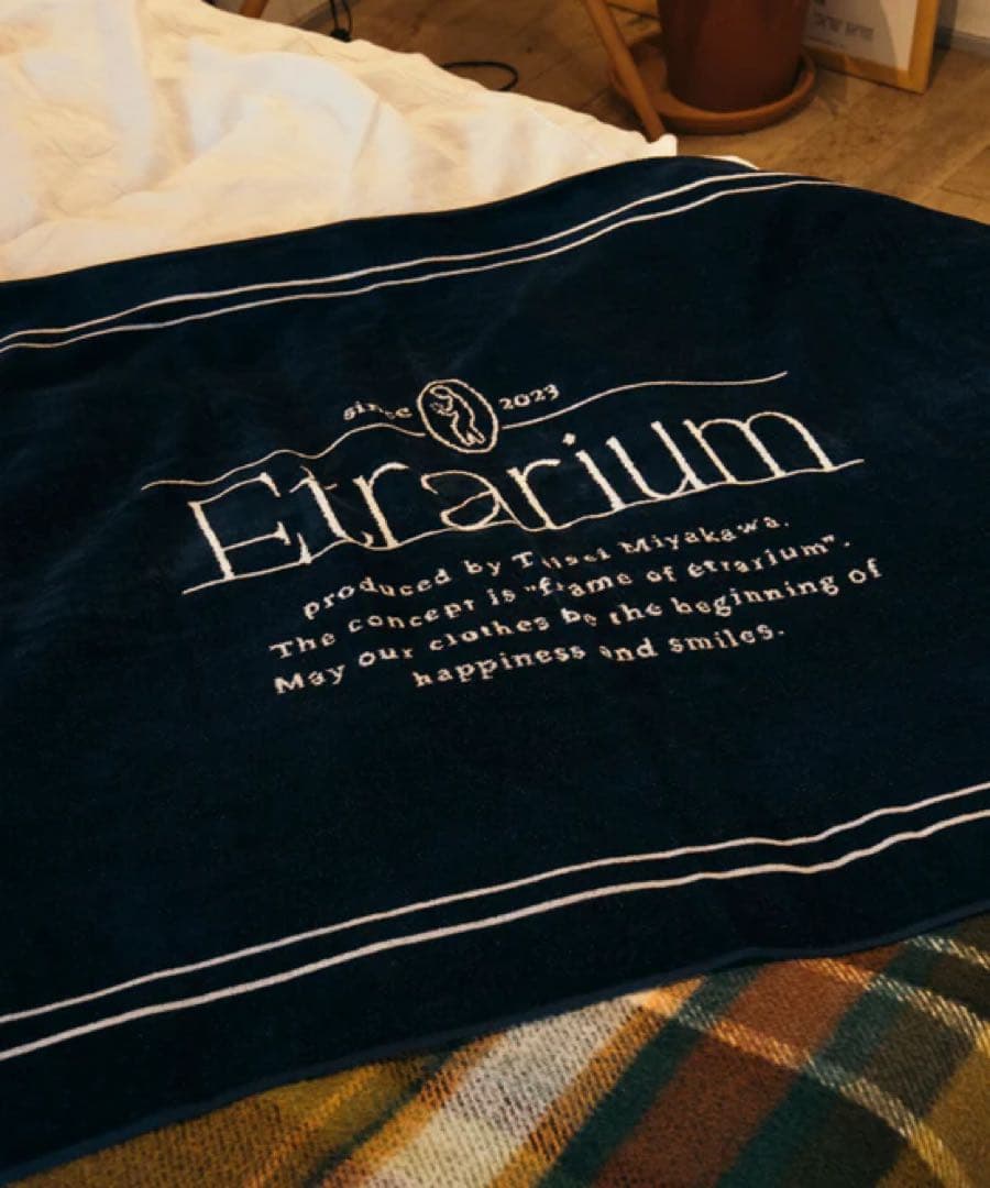 “Etrarium Symbol” Blanket