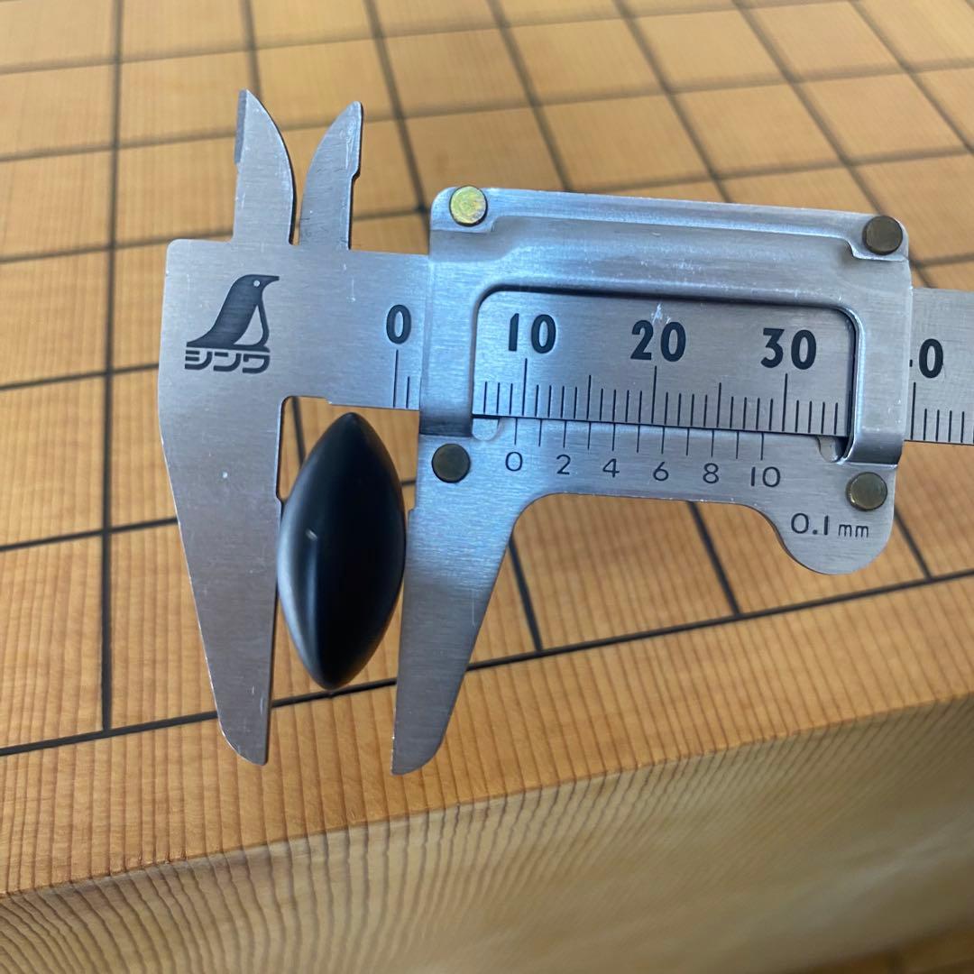囲碁盤　碁石セット　5.7寸　厚さ17.5㎝　脚付