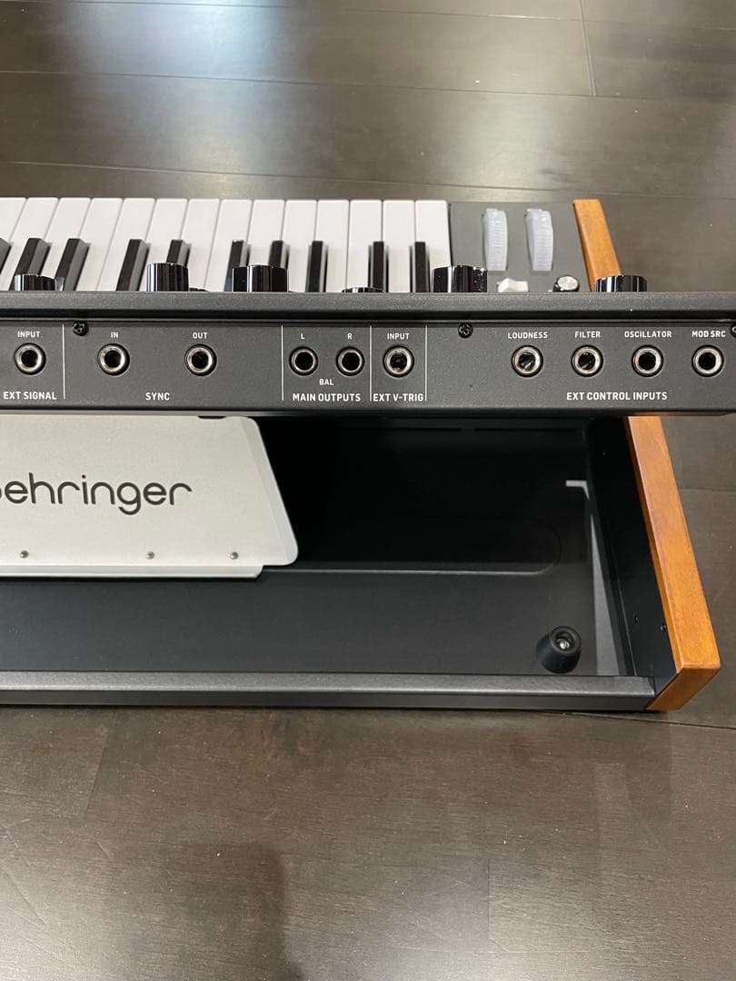 ベリンガー poly d BEHRINGER POLY D