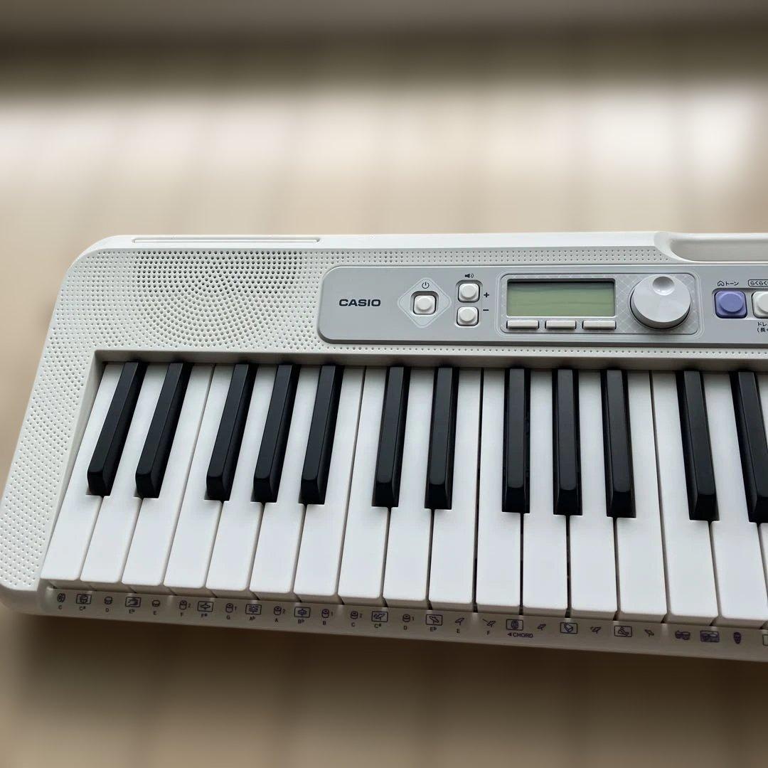 CASIO LK-330 Casioton光ナビゲーションキーボード　61鍵盤