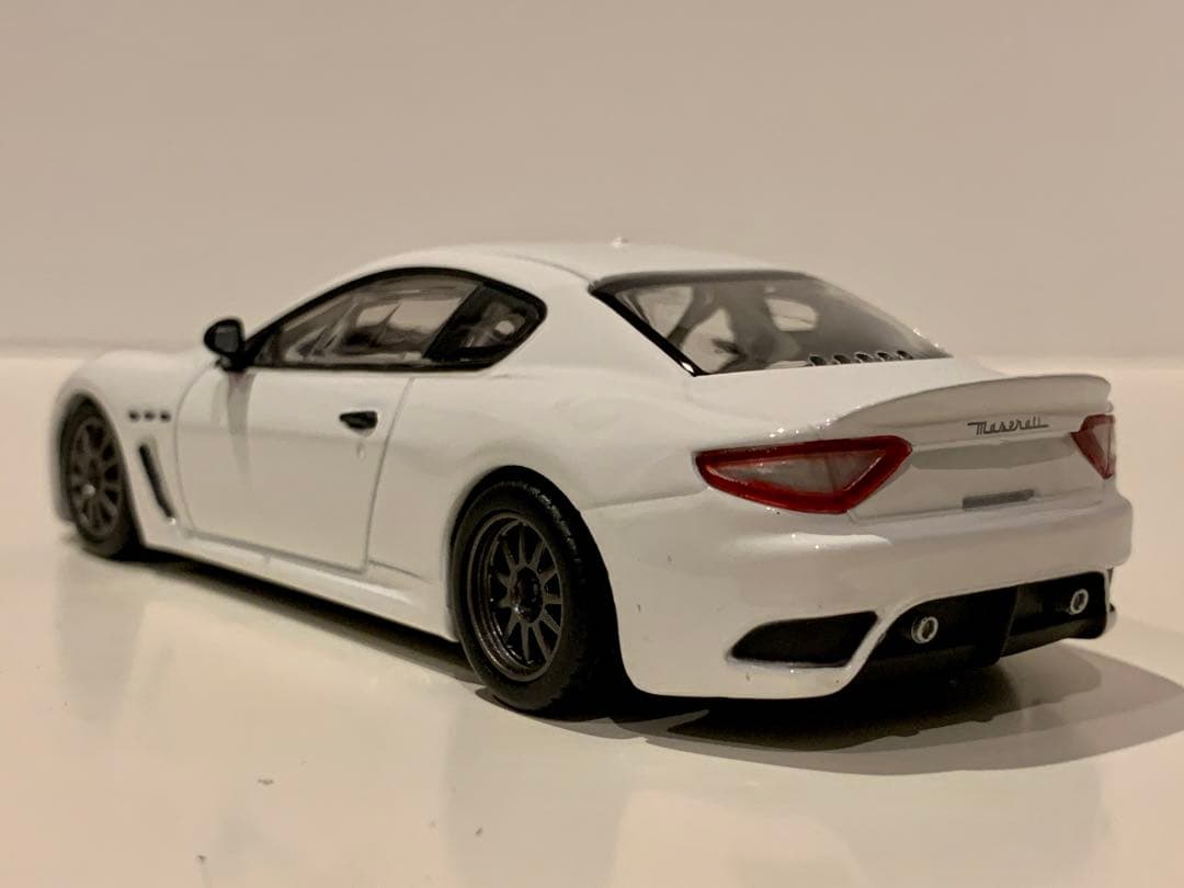 1/43 マセラティ グランツーリスモ MC GT4 2010 ホワイト