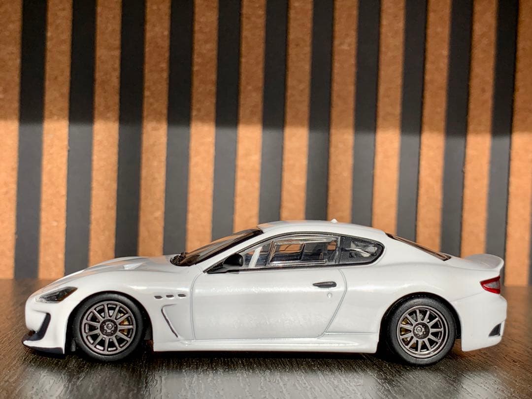 1/43 マセラティ グランツーリスモ MC GT4 2010 ホワイト