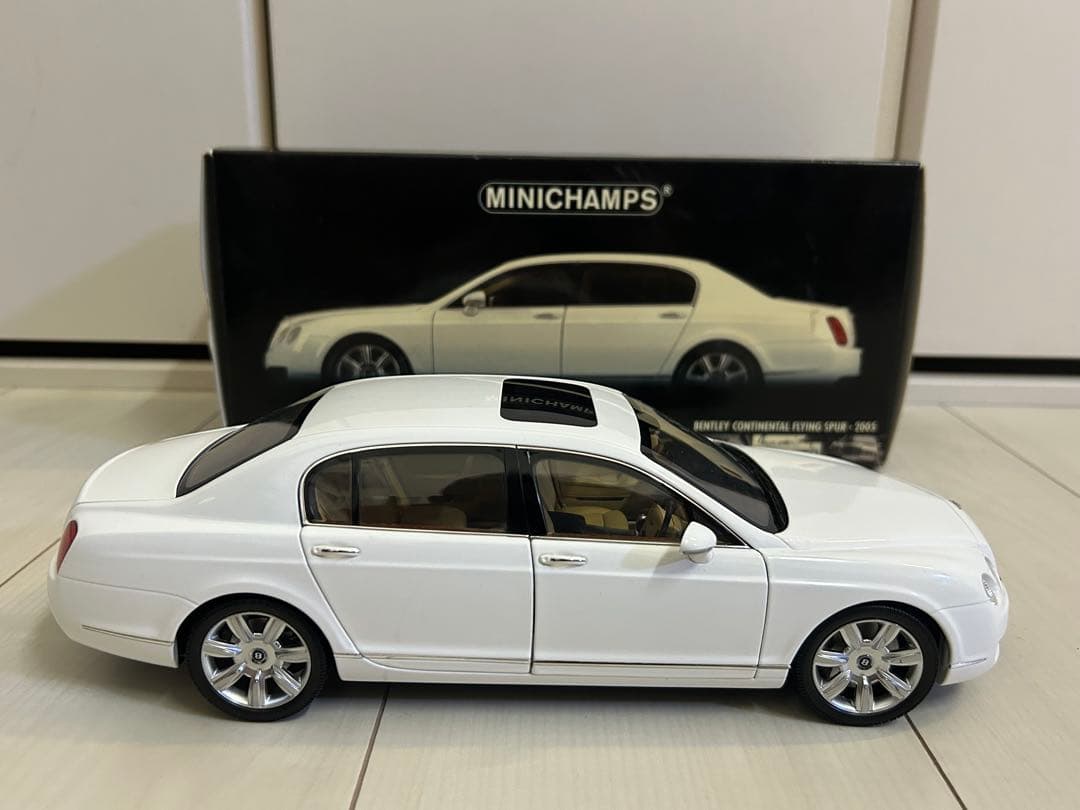 特価 1/18 ベントレー フライングスパーMINICHAMPS ホワイト 希少