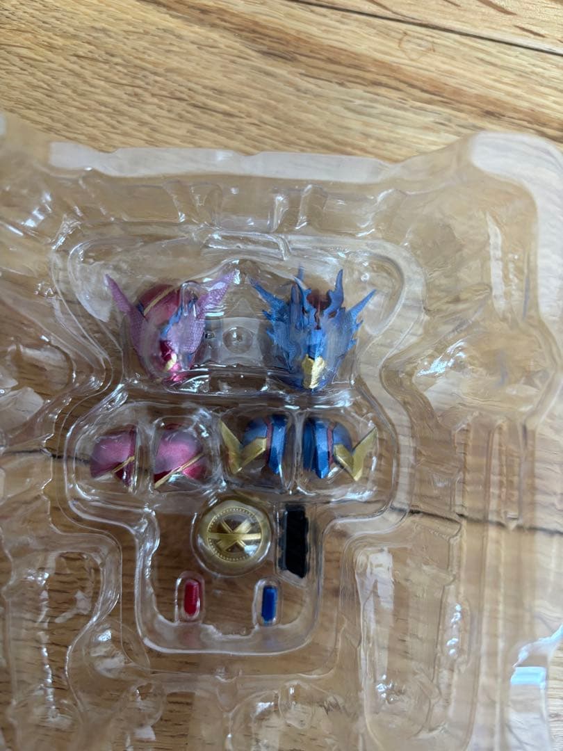 S.H.フィギュアーツ仮面ライダービルド　タンクタンクフォームとエボル