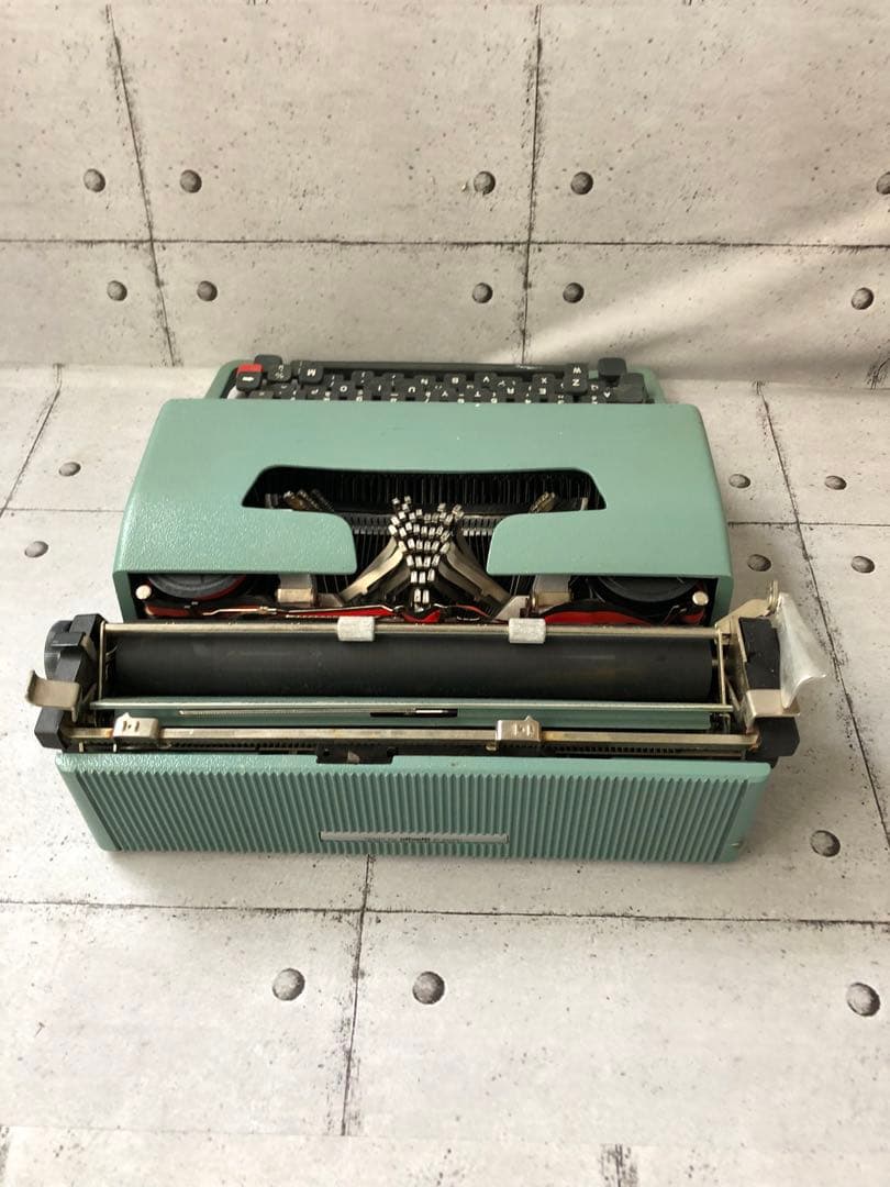 Olivetti タイプライター　lettera 32 ジャンク品(L129)