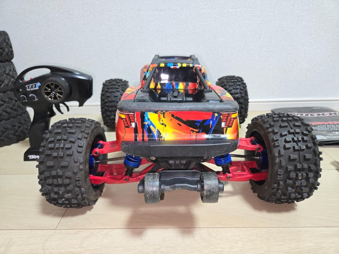 トラクサス　マックス　TRAXXAS　MAXX　ほぼフルオプション仕様。
