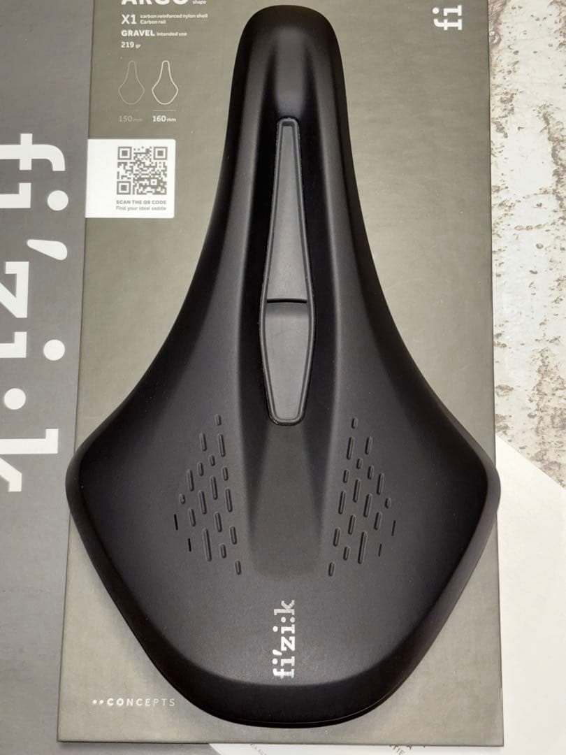 fizik TERRA ARGO X1 160mm カーボンレールサドル