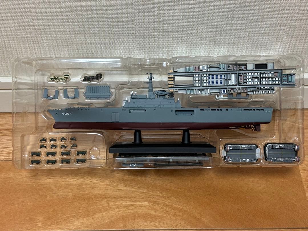 ピットロード 1/700 海上自衛隊 LST-4001 おおすみ 塗装済キット