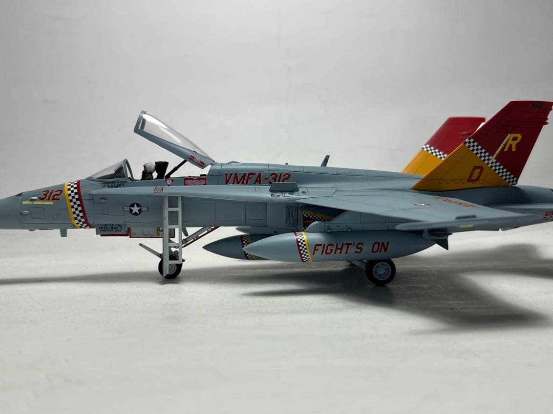 ハセガワ 1/72 F/A-18C （完成品×2）