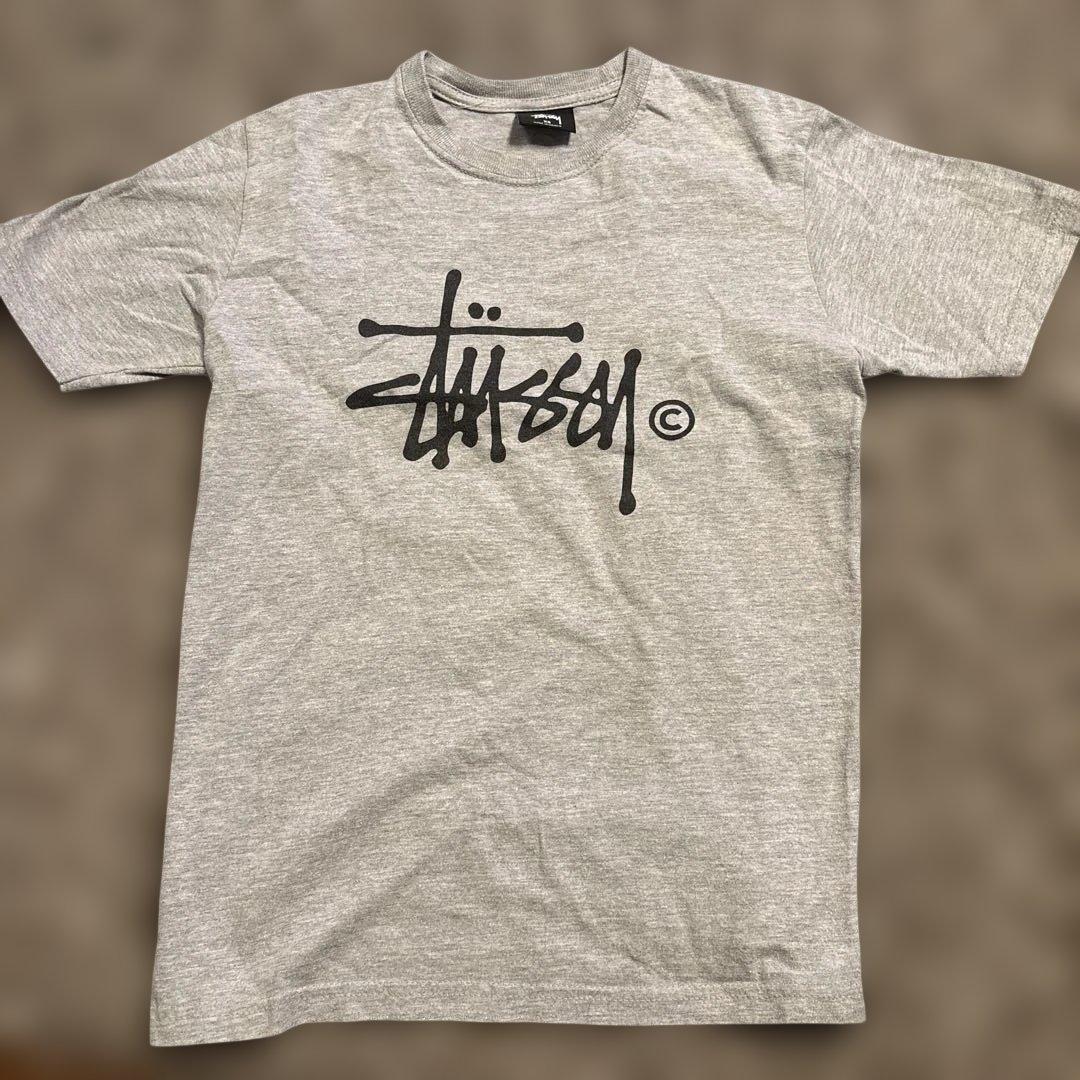 stüssy ロゴプリント Tシャツ グレー　XSサイズ