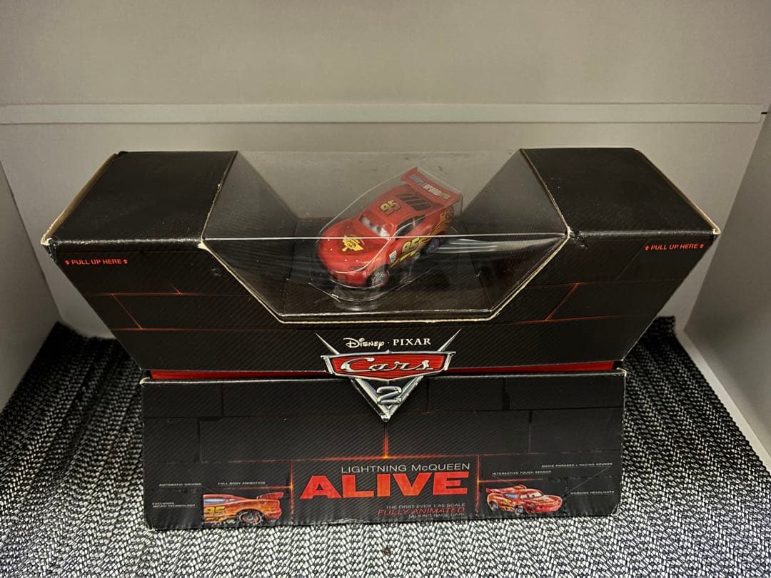 希少　AlIVE 1個　cars mattel マックィーン　ディズニー