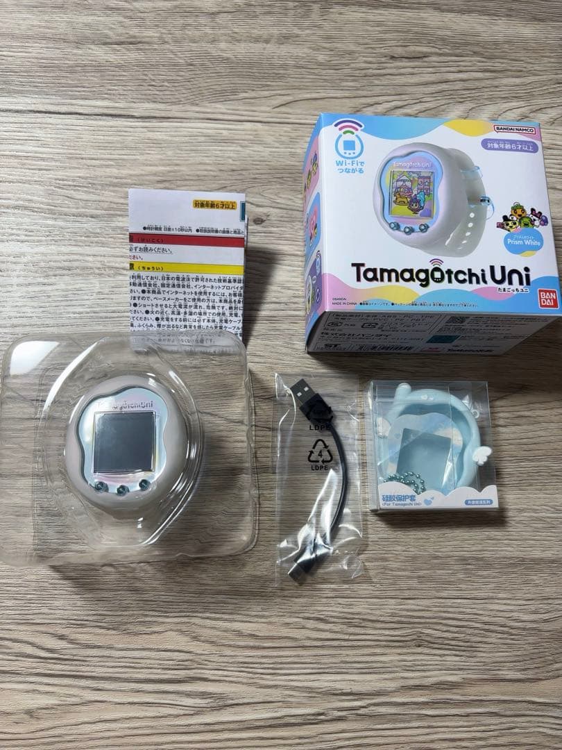 Tamagotchi Uni たまごっちユニ Prism White