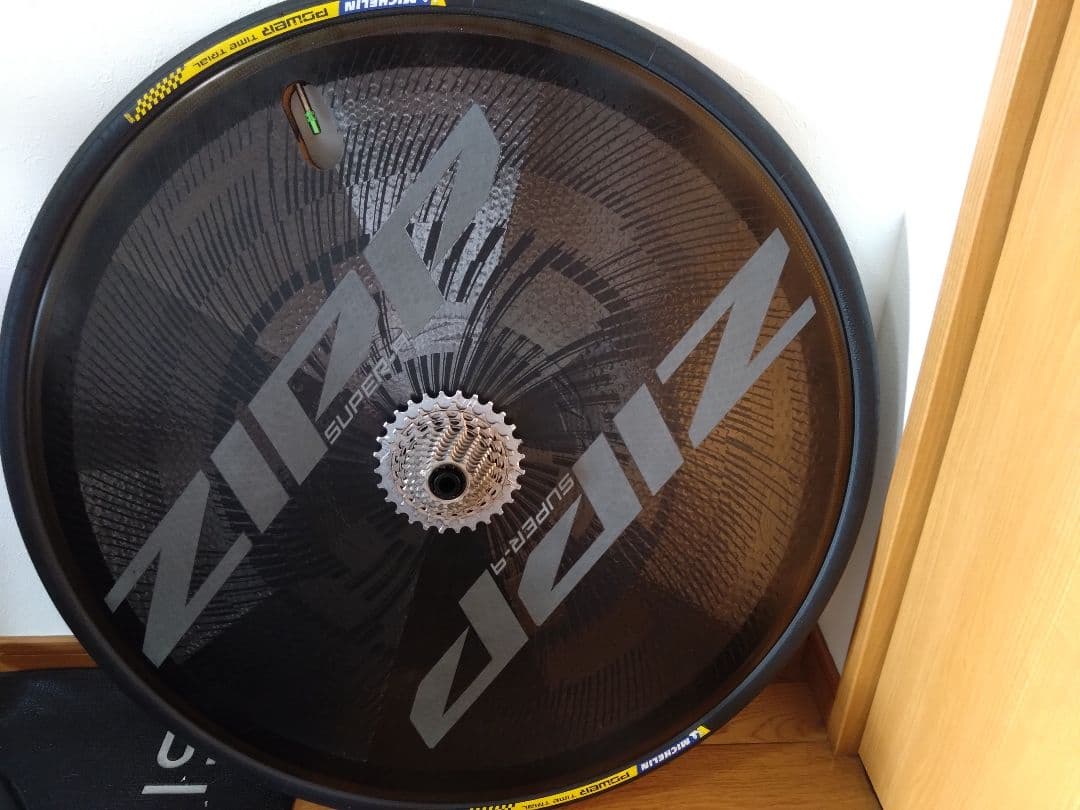 ZIPP 454nsw （前輪）ZIPP SUPER9 DISC（後輪）