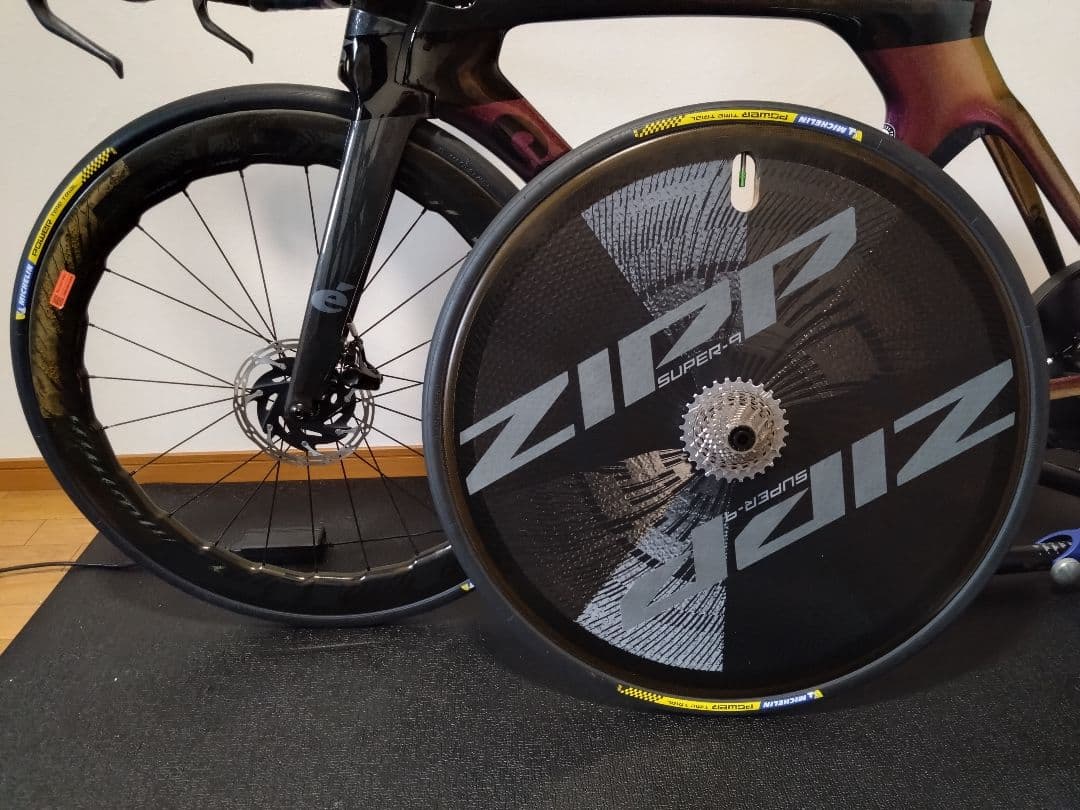 ZIPP 454nsw （前輪）ZIPP SUPER9 DISC（後輪）