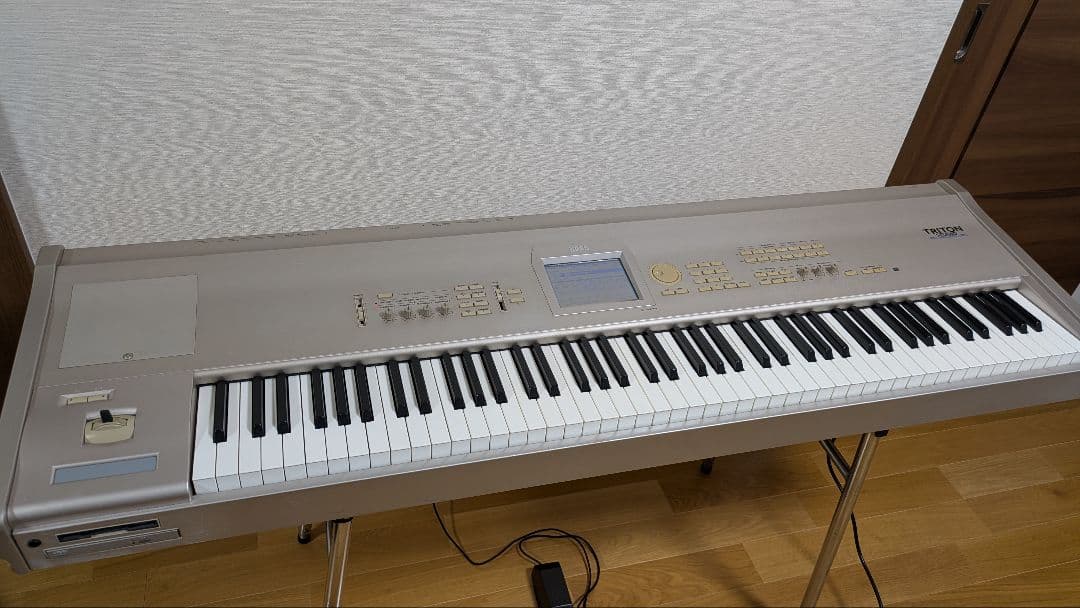 KORG TRITON STUDIO 88 V2 +純正ダンパーペダル付