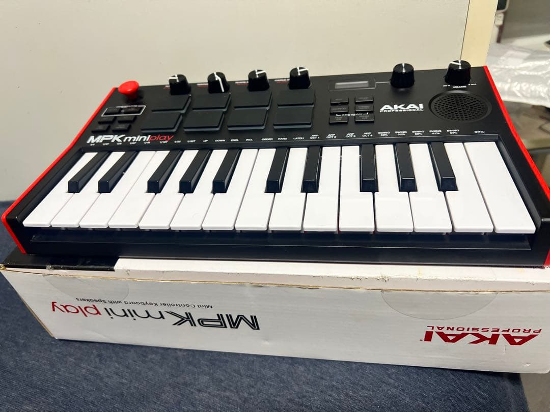 AKAI MPK mini play MIDI キーボード (新しいモデル)