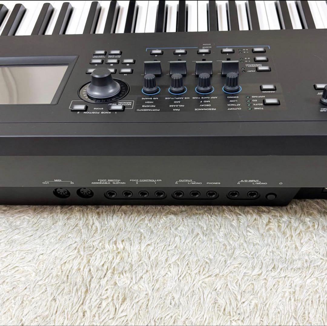 【新品同様】YAMAHA シンセサイザー MODX8+ ソフトケース ペダル付き