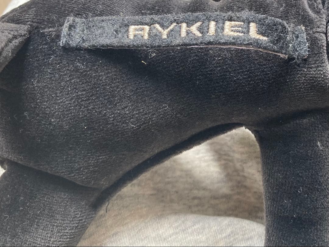 Rykiel 黒い犬のぬいぐるみ