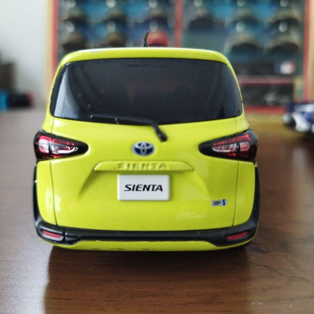 非売品トヨタ Sienta ハイブリッドミニカー イエロー