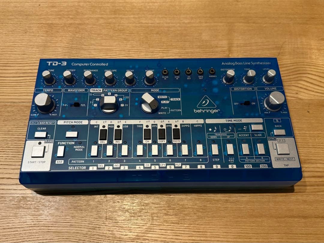 behringer TD-3 アナログシンセサイザー