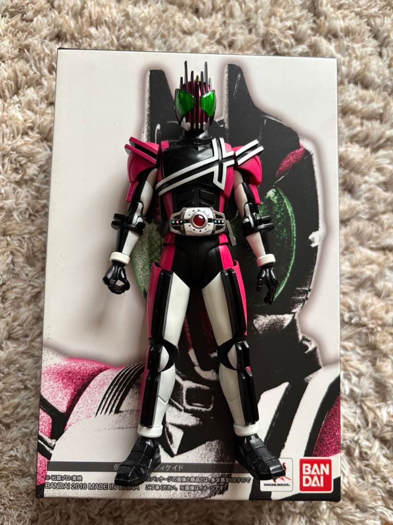 真骨彫製法　仮面ライダーディケイド　フィギュアーツ　初期版