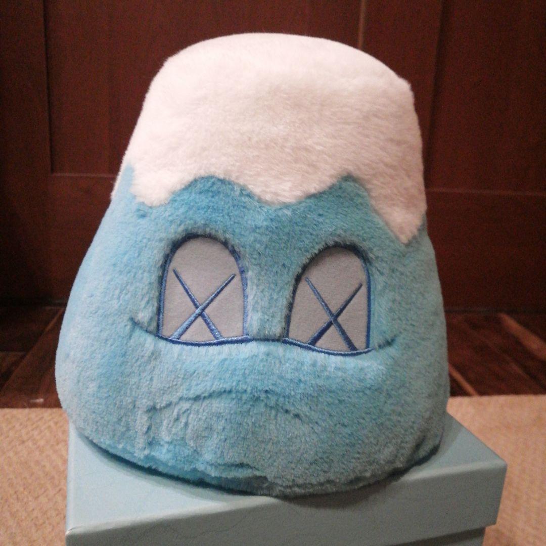 KAWS HOLIDAY Mount Fuji ぬいぐるみ ブルー