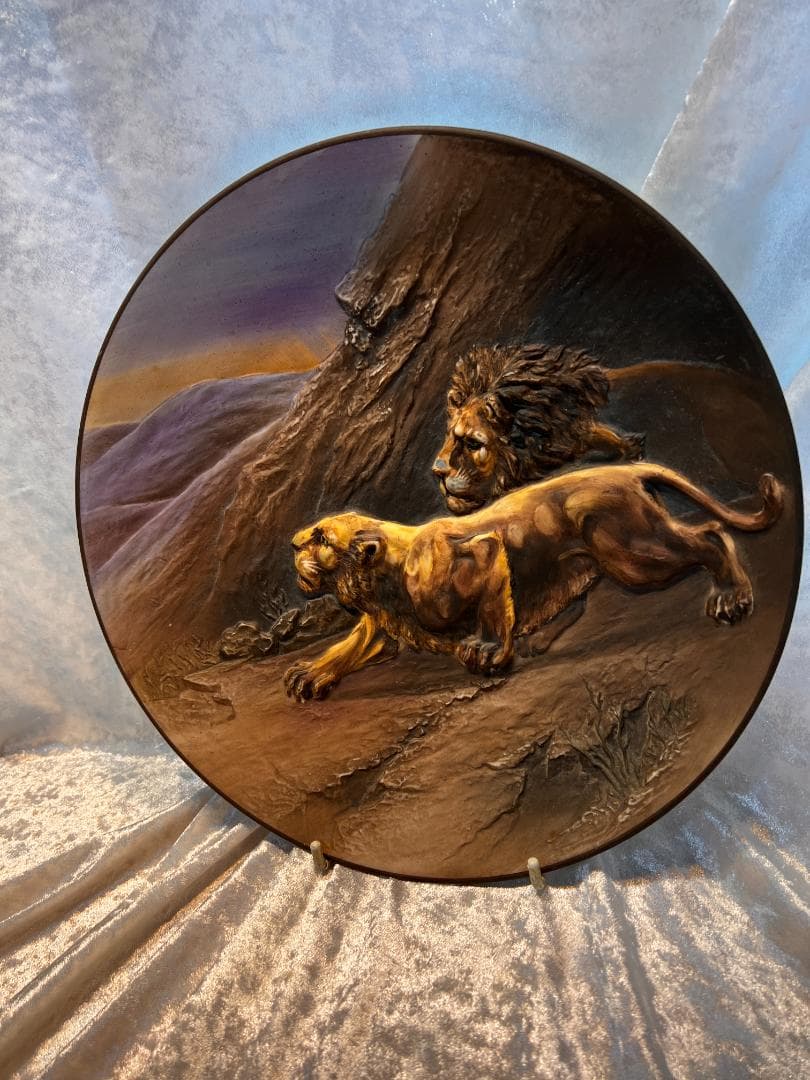 オールドノリタケのモールド　ライオンのデザイン　皿　プレート　飾り皿　盛り上げ