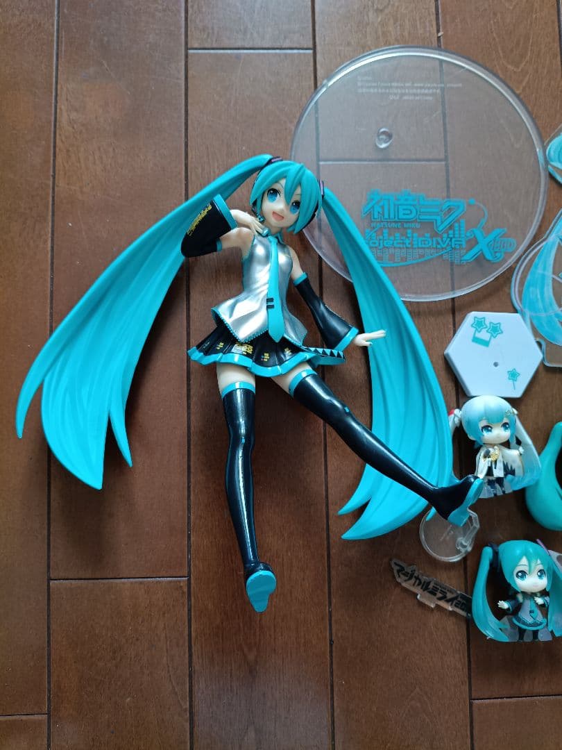 初音ミク フィギュア バッジ ポストカード セット