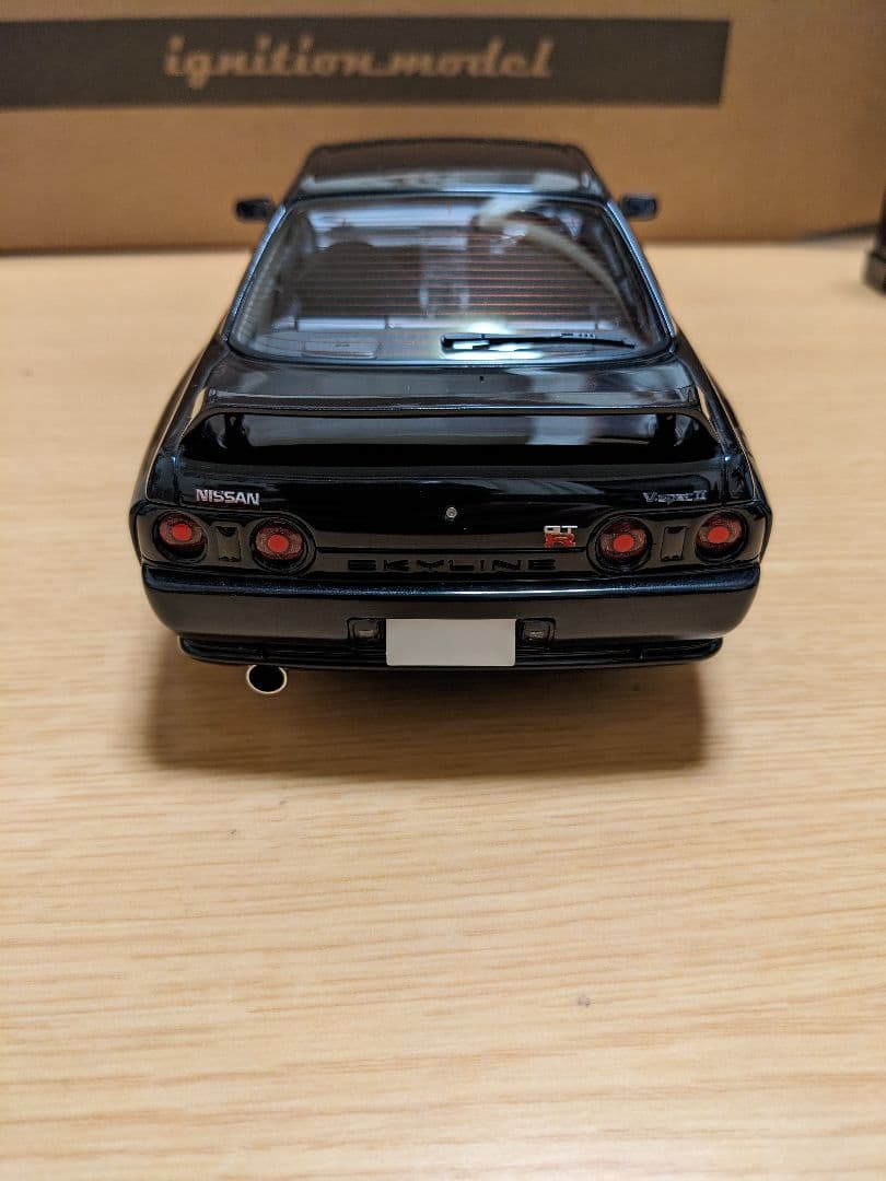 イグニッションモデル1/18　スカイライン GT-R ニスモ 頭文字D(中里毅)