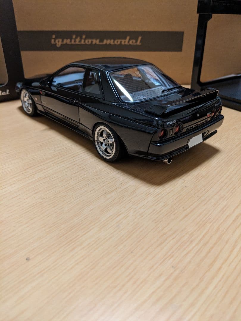 イグニッションモデル1/18　スカイライン GT-R ニスモ 頭文字D(中里毅)