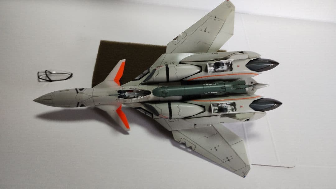 プラモデル完成機　1/72　VF-11Bと、VF-22Sの2機セット