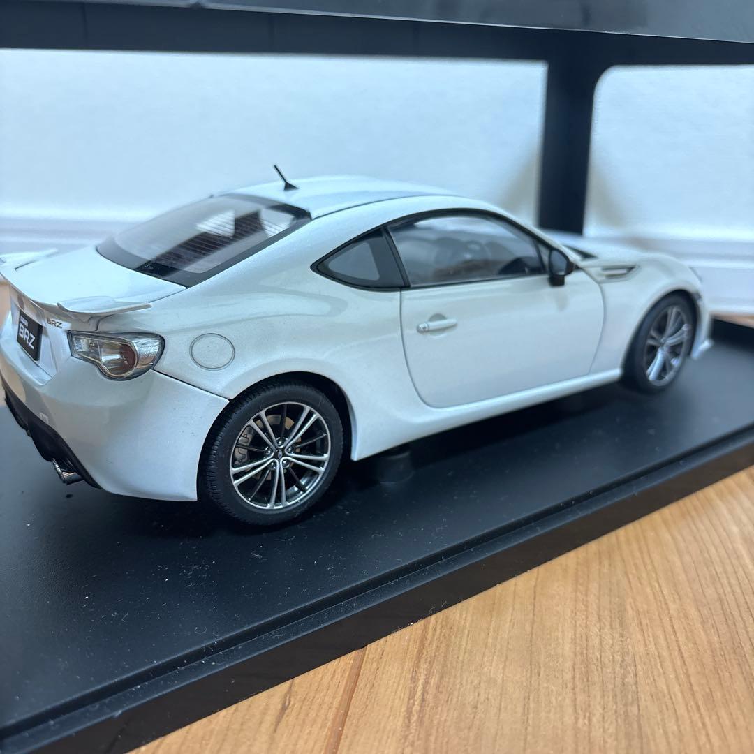 オートアート　SUBARU スバル　BRZ 1/18 ミニカー　ホワイト