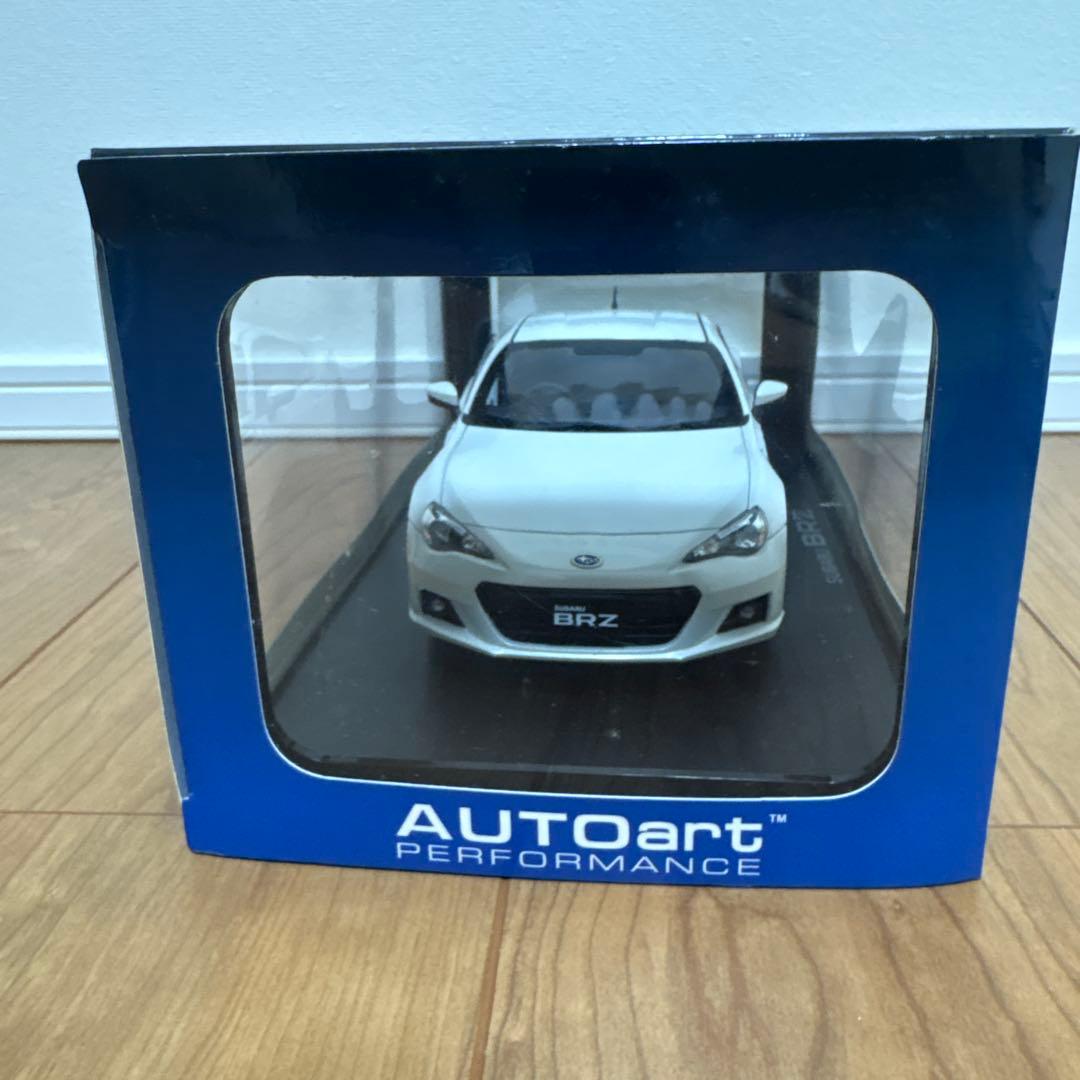 オートアート　SUBARU スバル　BRZ 1/18 ミニカー　ホワイト