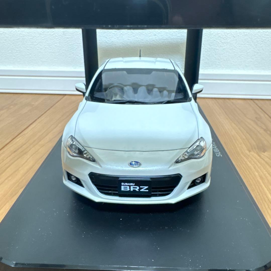 オートアート　SUBARU スバル　BRZ 1/18 ミニカー　ホワイト