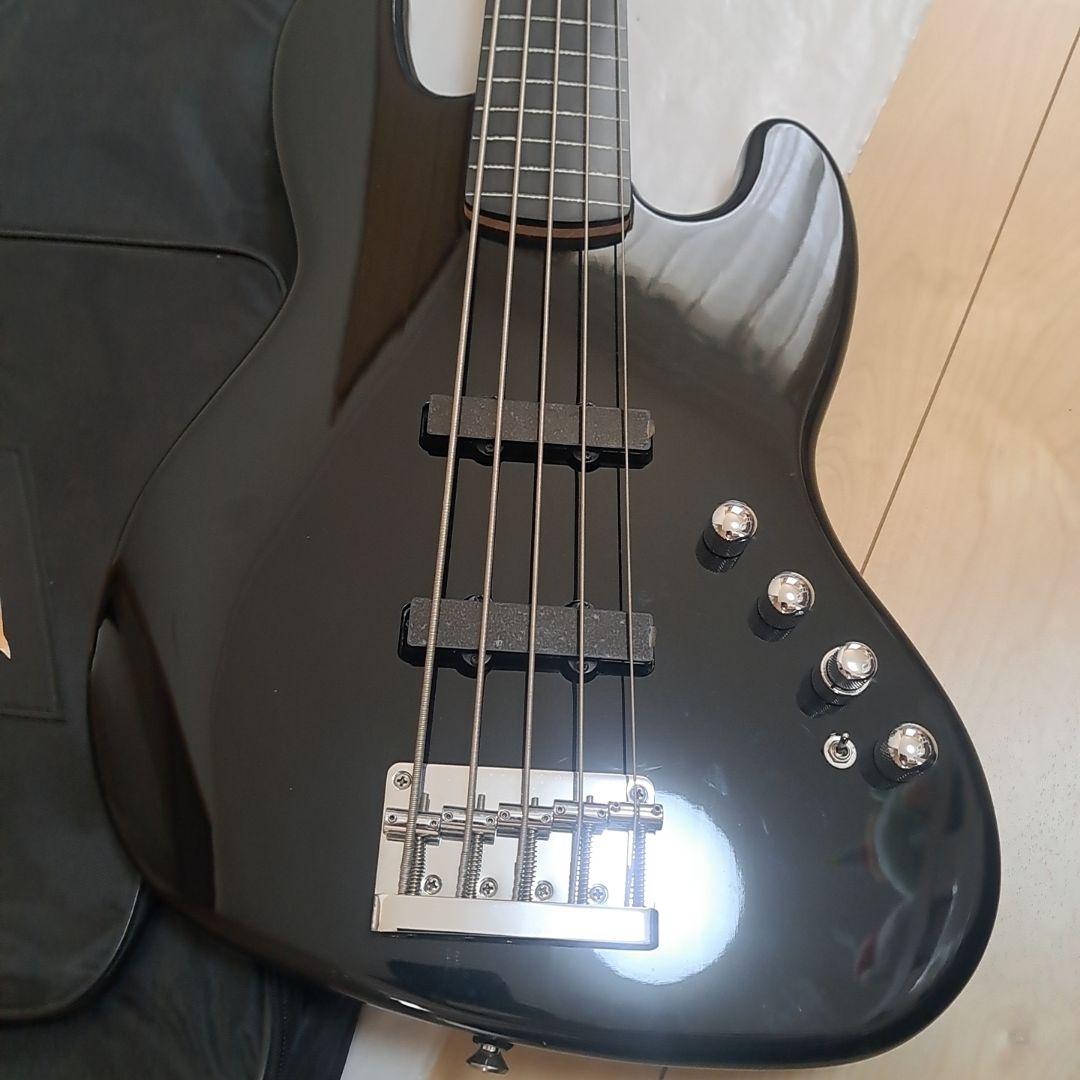 Squier Deluxe Jazz Bass Active V 5弦
