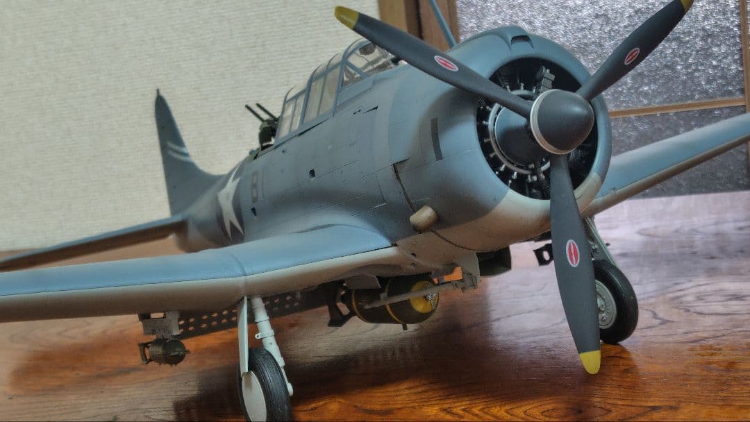1/18 U.S. NAVY SBD-3 ドーントレス完成品 (訳あり)