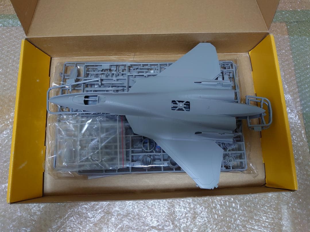 ズべズダ 1/48 SU-57