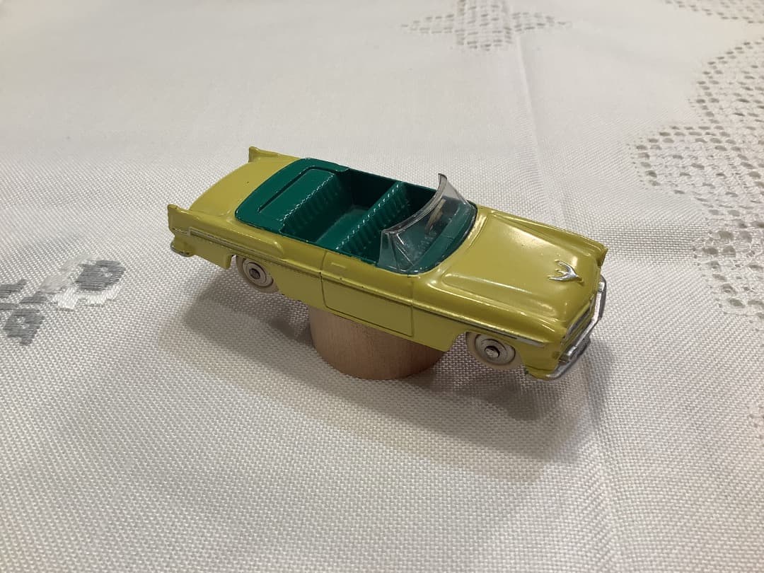 美品　DINKY TOYS CHRYSLER NEW YORKER ミニカー