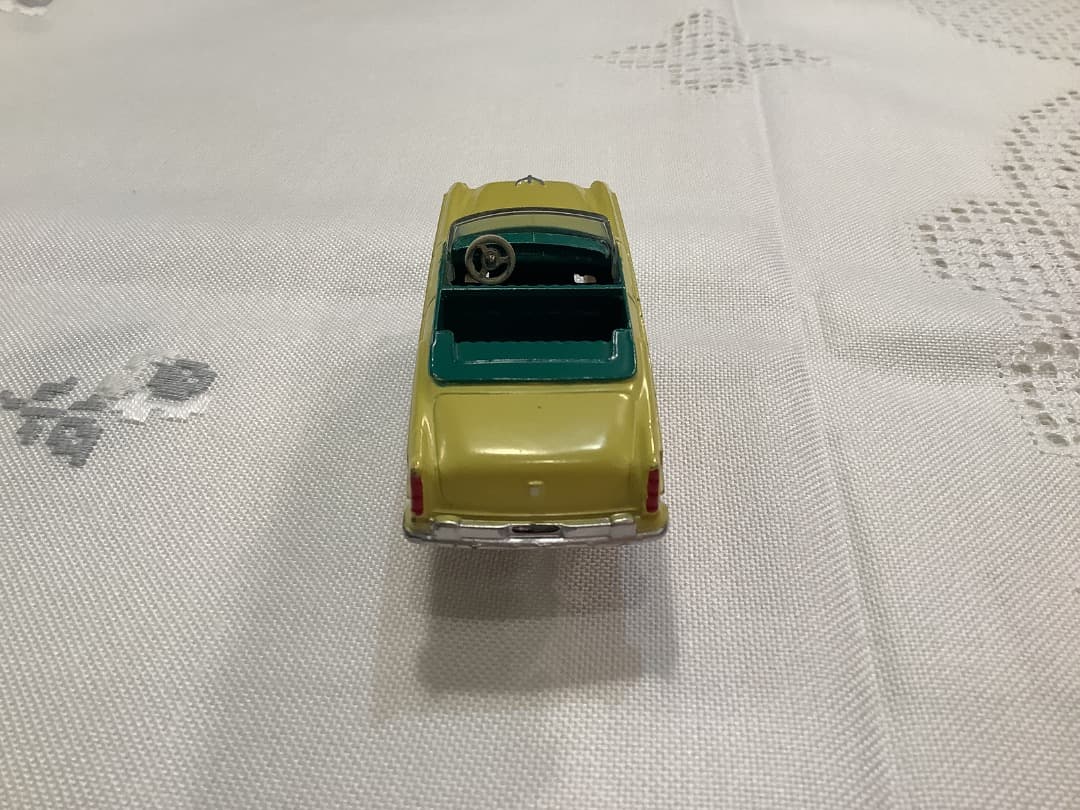 美品　DINKY TOYS CHRYSLER NEW YORKER ミニカー