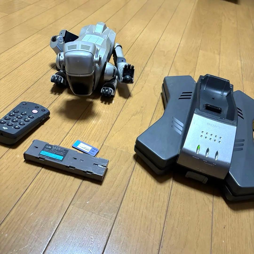 SONY AIBO ERS-111 シルバー色　犬　ジャンク品
