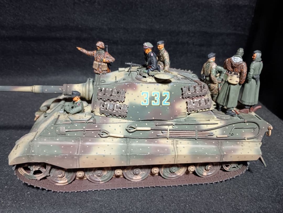 タミヤ1/35キングタイガー完成品
