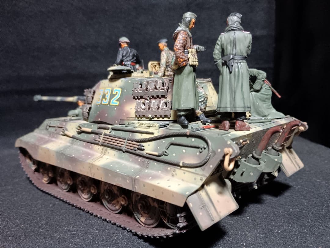 タミヤ1/35キングタイガー完成品