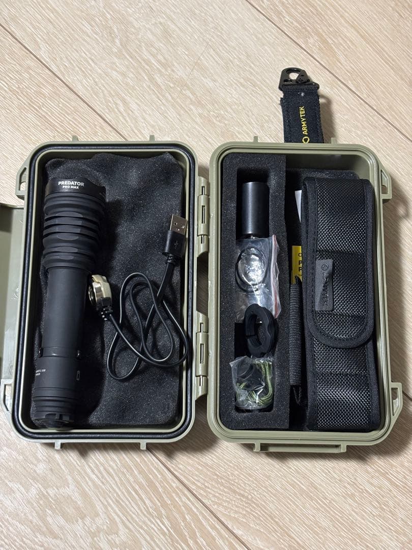 [カラス] Armytek Predator ProMax Sft-70